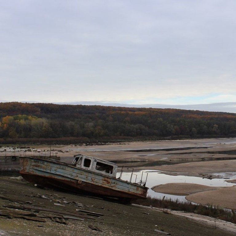 In the Kharkiv region, the Oskil reservoir has become shallow and is on ...