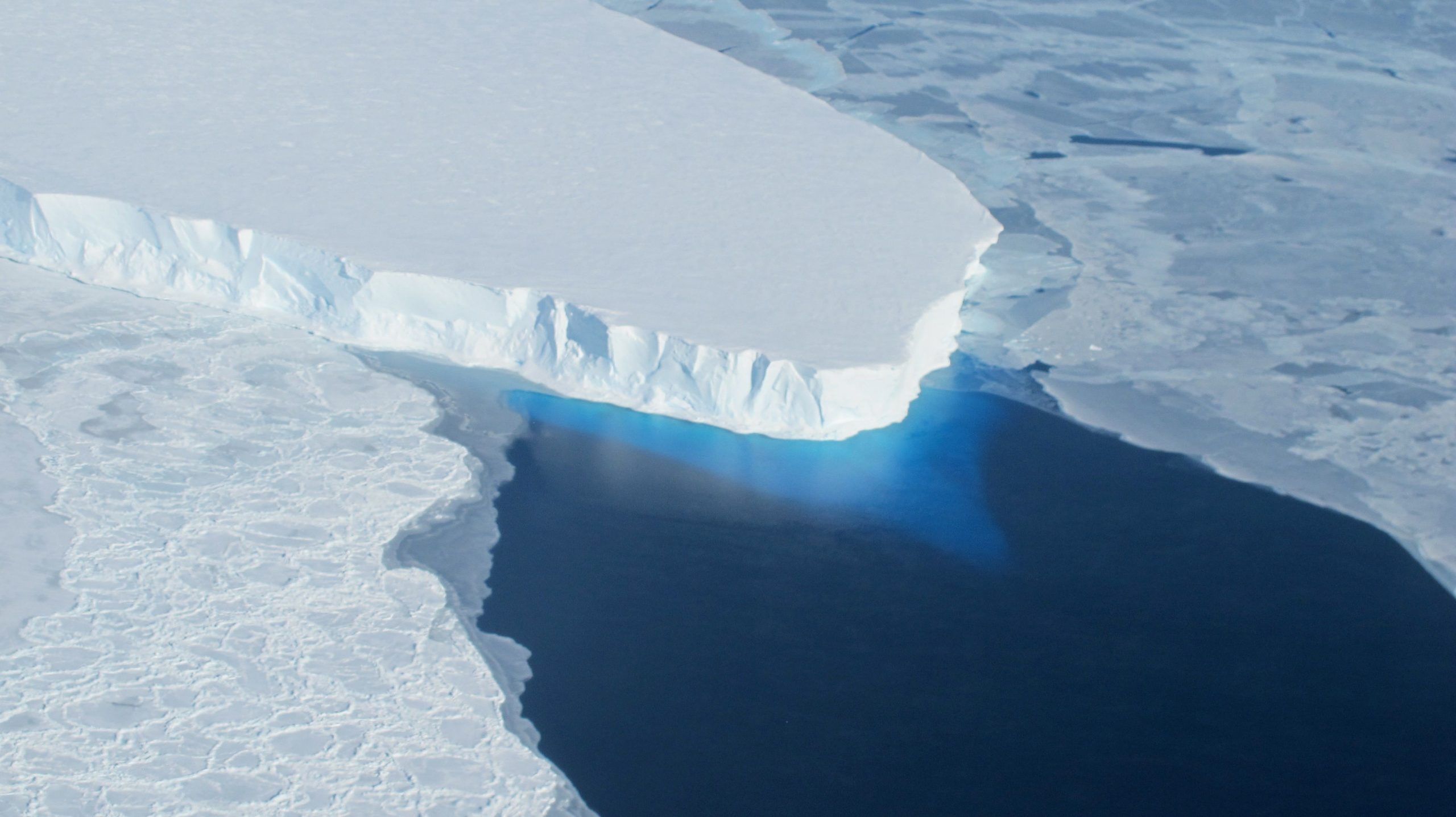 They want to surround the Doomsday Iceberg with a 150-meter wall. Why ...